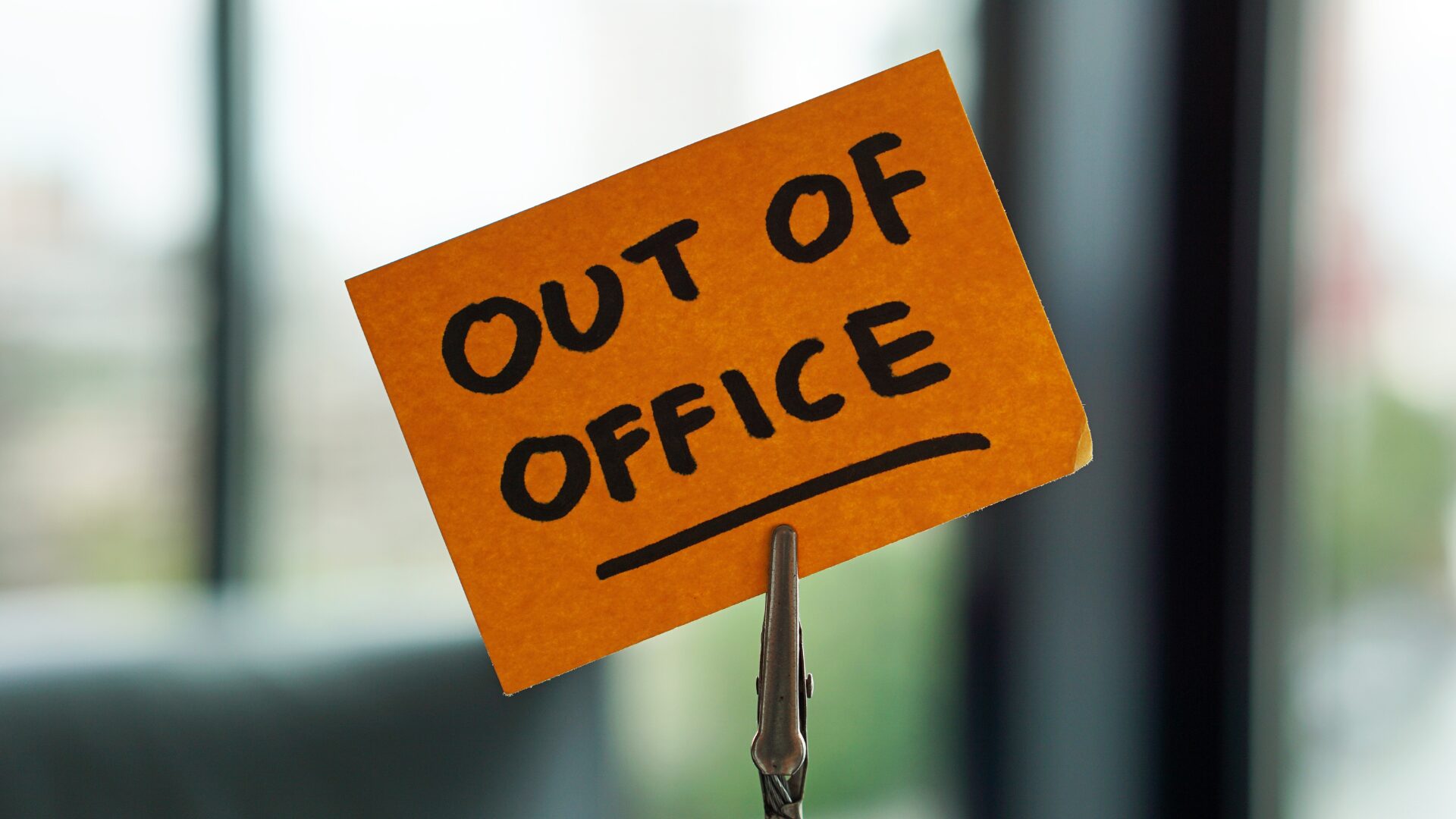 Creating an Effective Out of Office Message in Outlook