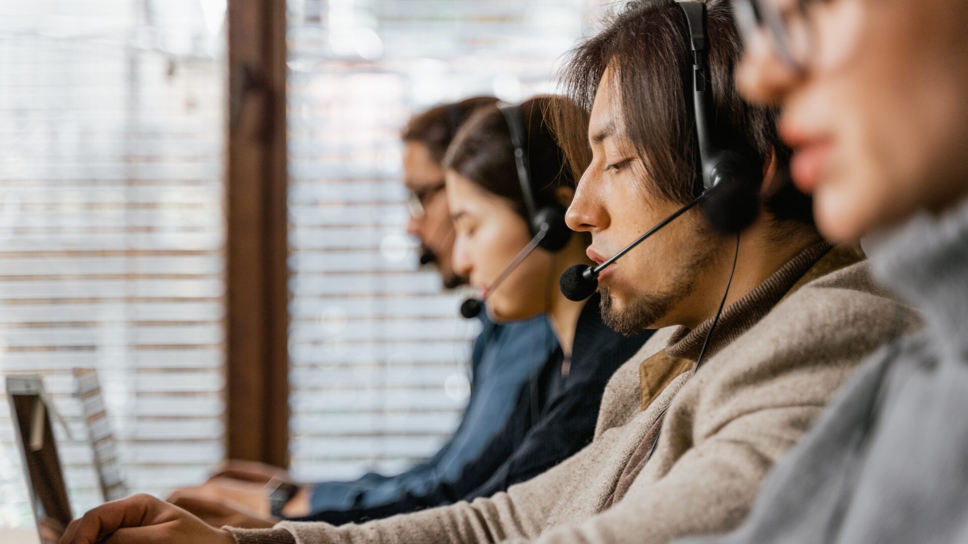Call Center vs. Customer Experience Team: What's the Difference?
